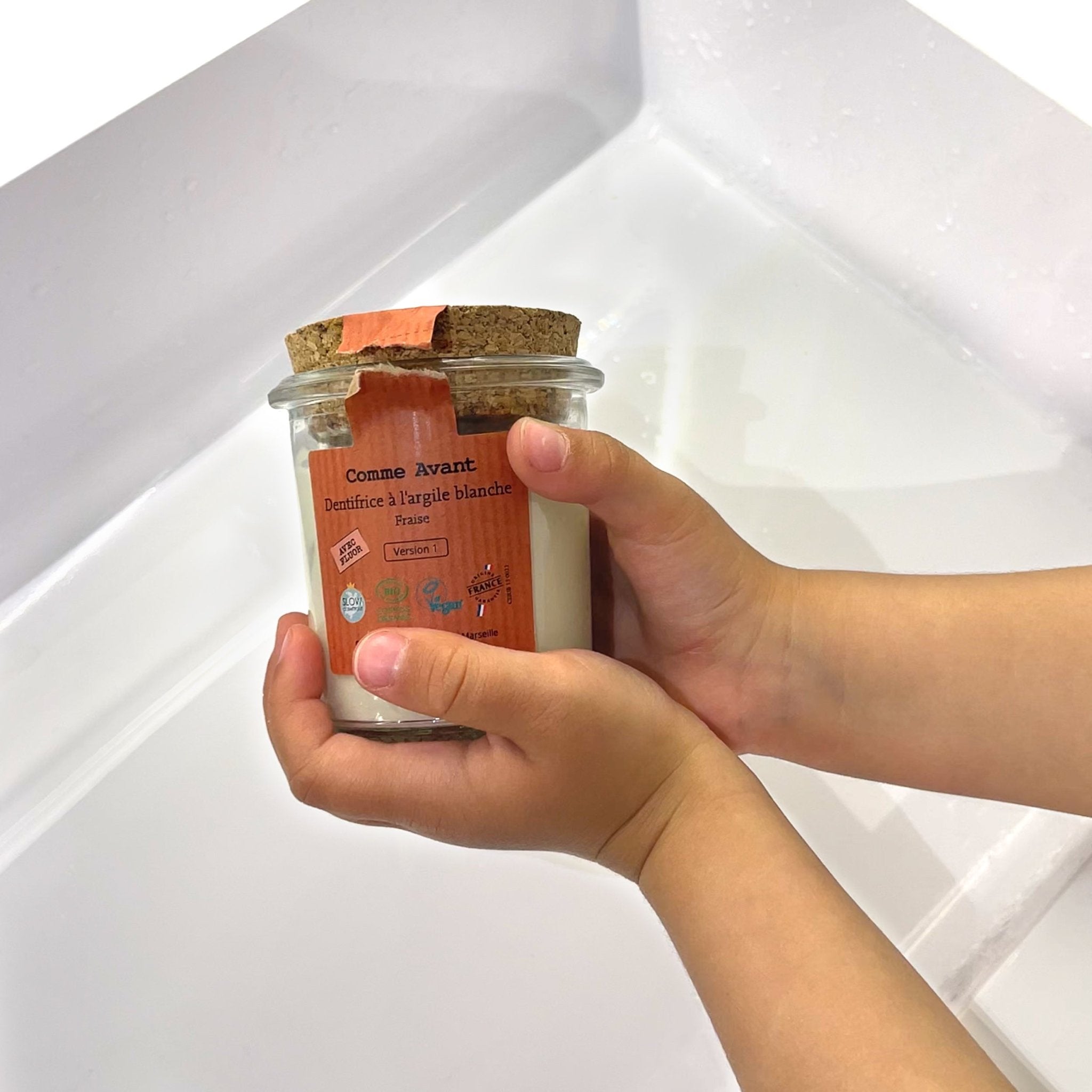 Dentifrice enfant bio naturel en pâte fluoré et doux ᐅ Parfum Fraise
